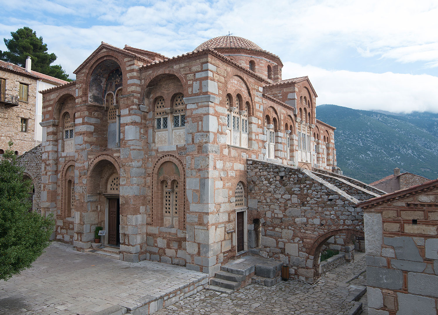 Monastery of Hosios Loukas in Boeotia, Nea Moni in Chios, Daphni ...